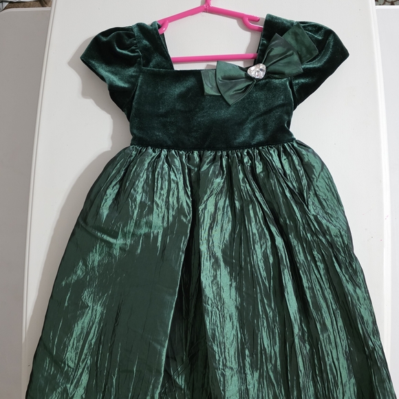 Youngland | Dresses | Youngland Green Velvet Kids Dress | Poshmark